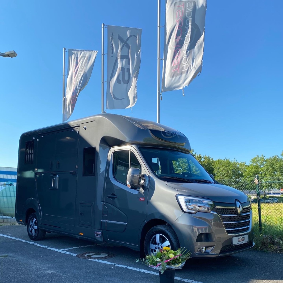 STX Renault Master 5-Sitzer Standard Ralf Stößel - Horsetrucks Terhorst ...